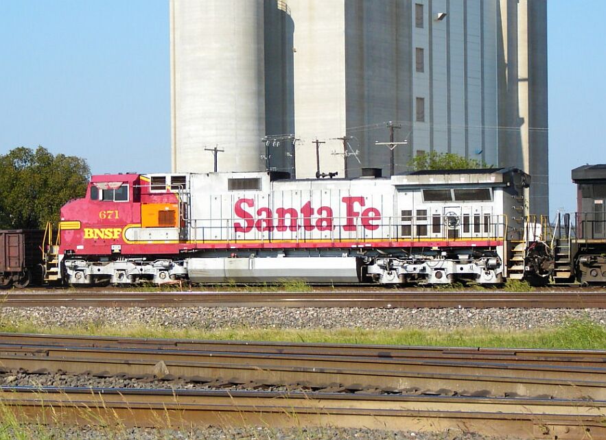 BNSF 671